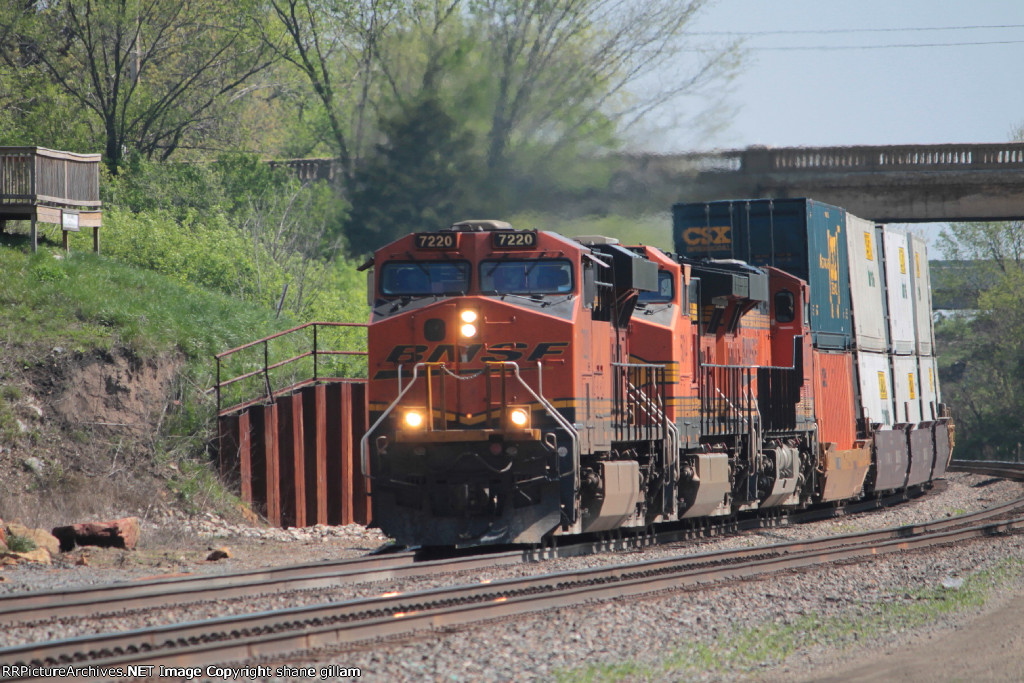 BNSF 7220 wb stack train.